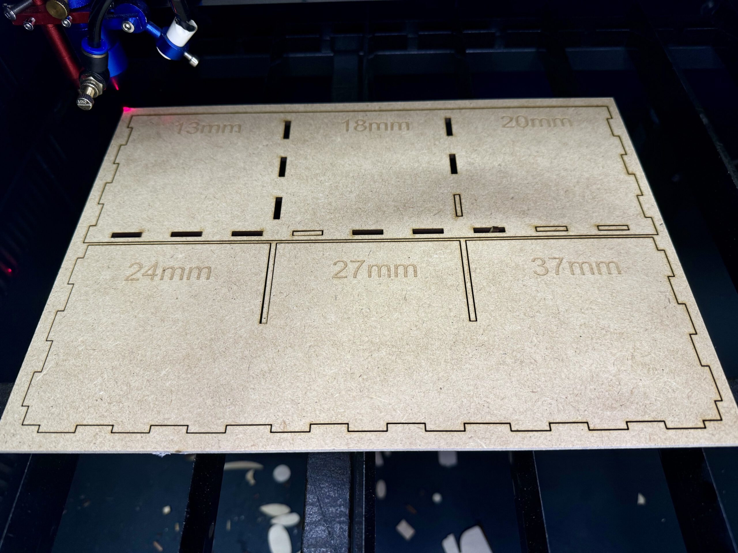 Lasercut Project - Build a Wooden Box with Boxes.py - laser-crafting